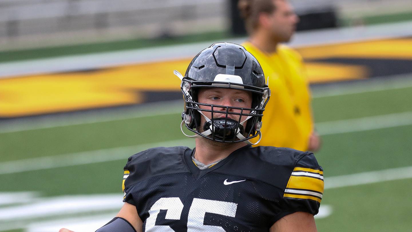 Logan Jones Following Familiar Path - Sports Illustrated Iowa Hawkeyes ...