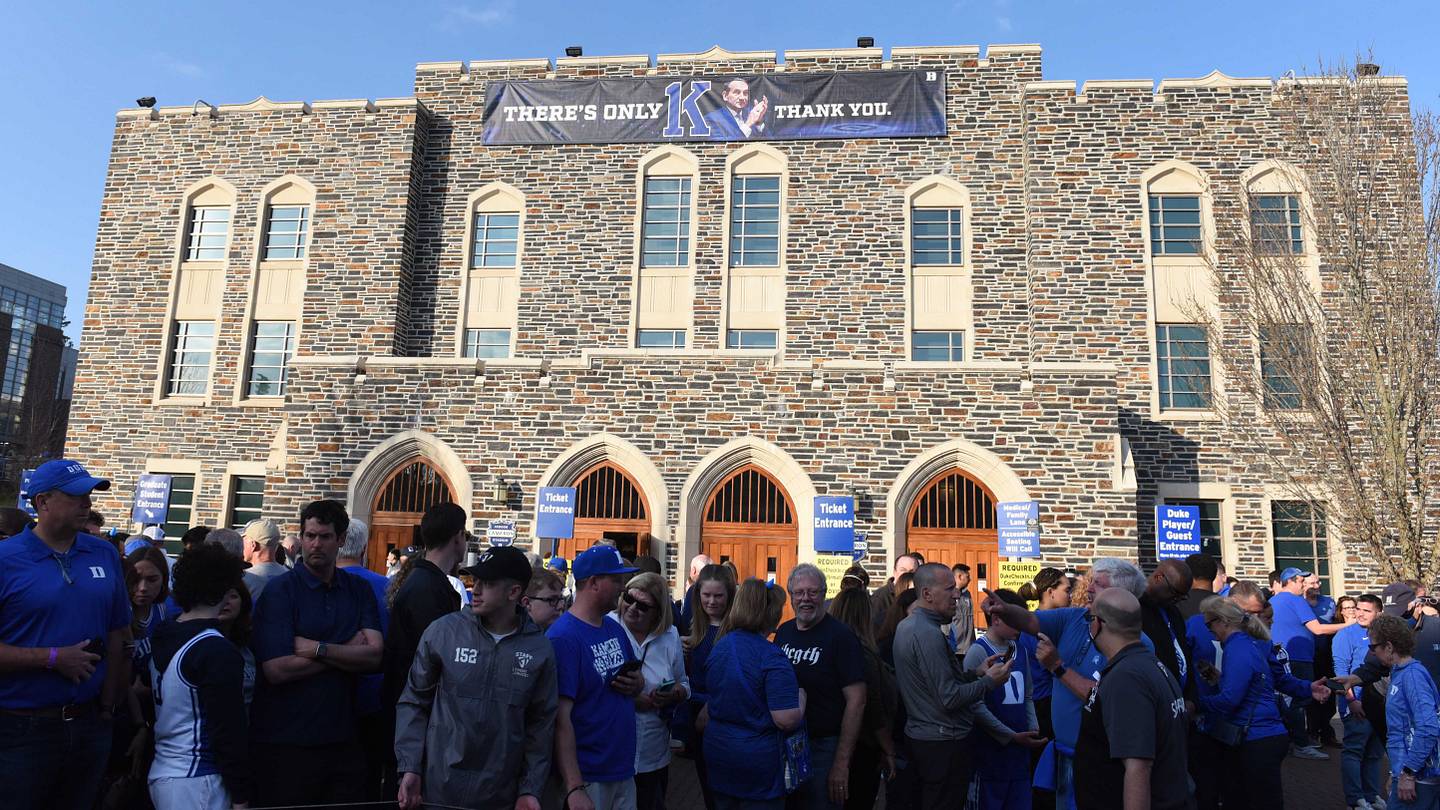 Duke basketball freshmen move in, two show off rooms - Sports ...