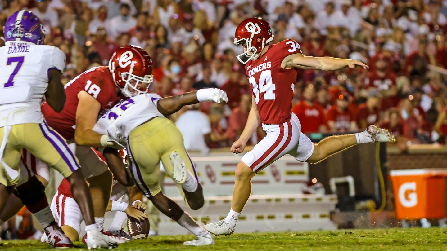 Oklahoma Sooners Kicker Battle Still Raging on Through Fall Camp ...
