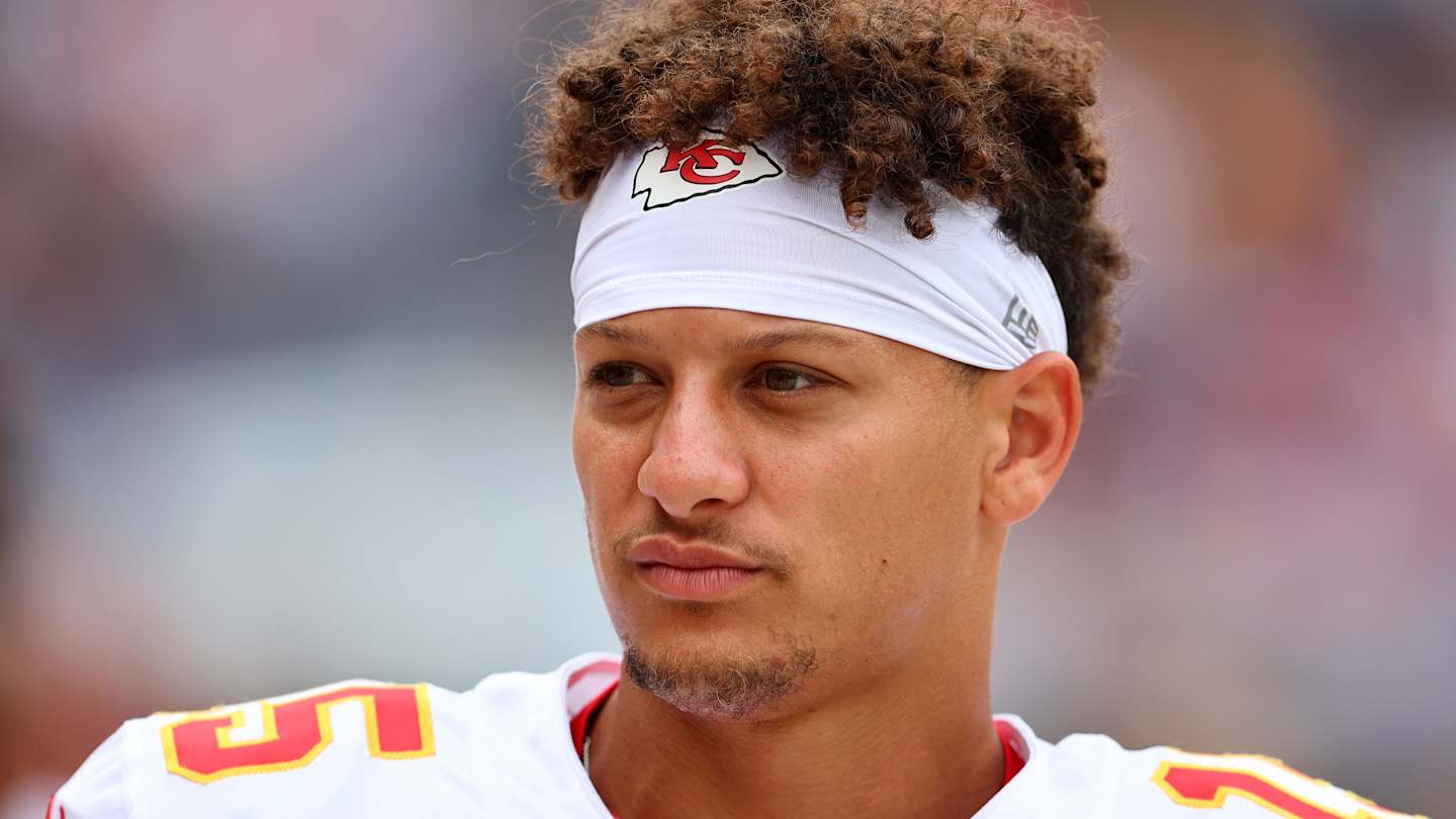 Patrick Mahomes Reacts to Death of Chiefs Legend Len Dawson - Sports ...
