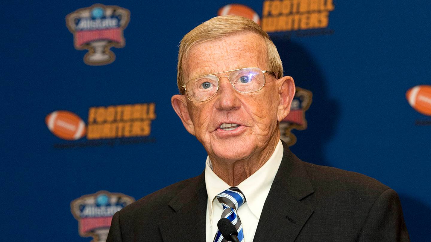Lou Holtz Said Brian Kelly Never Responded to His Letters at Notre Dame ...