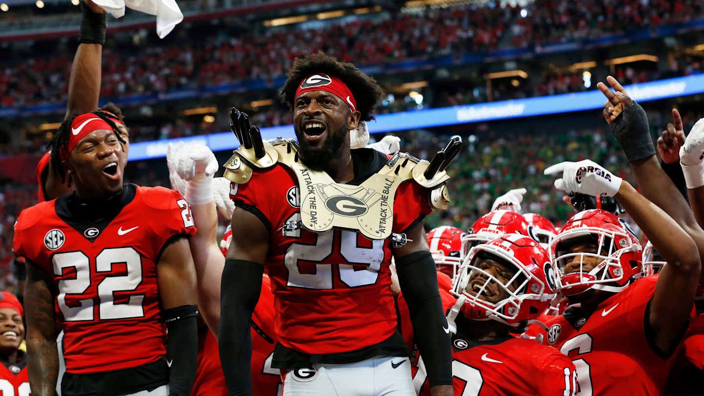 Christopher Smith Injury Suffered During Matchup between Oregon and ...