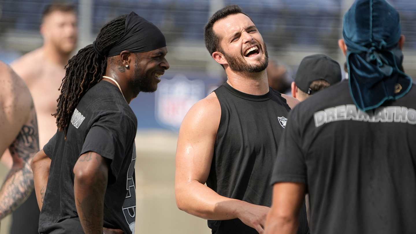 Derek Carr Says He Texted Davante Adams One Day After Packers’ Playoff ...