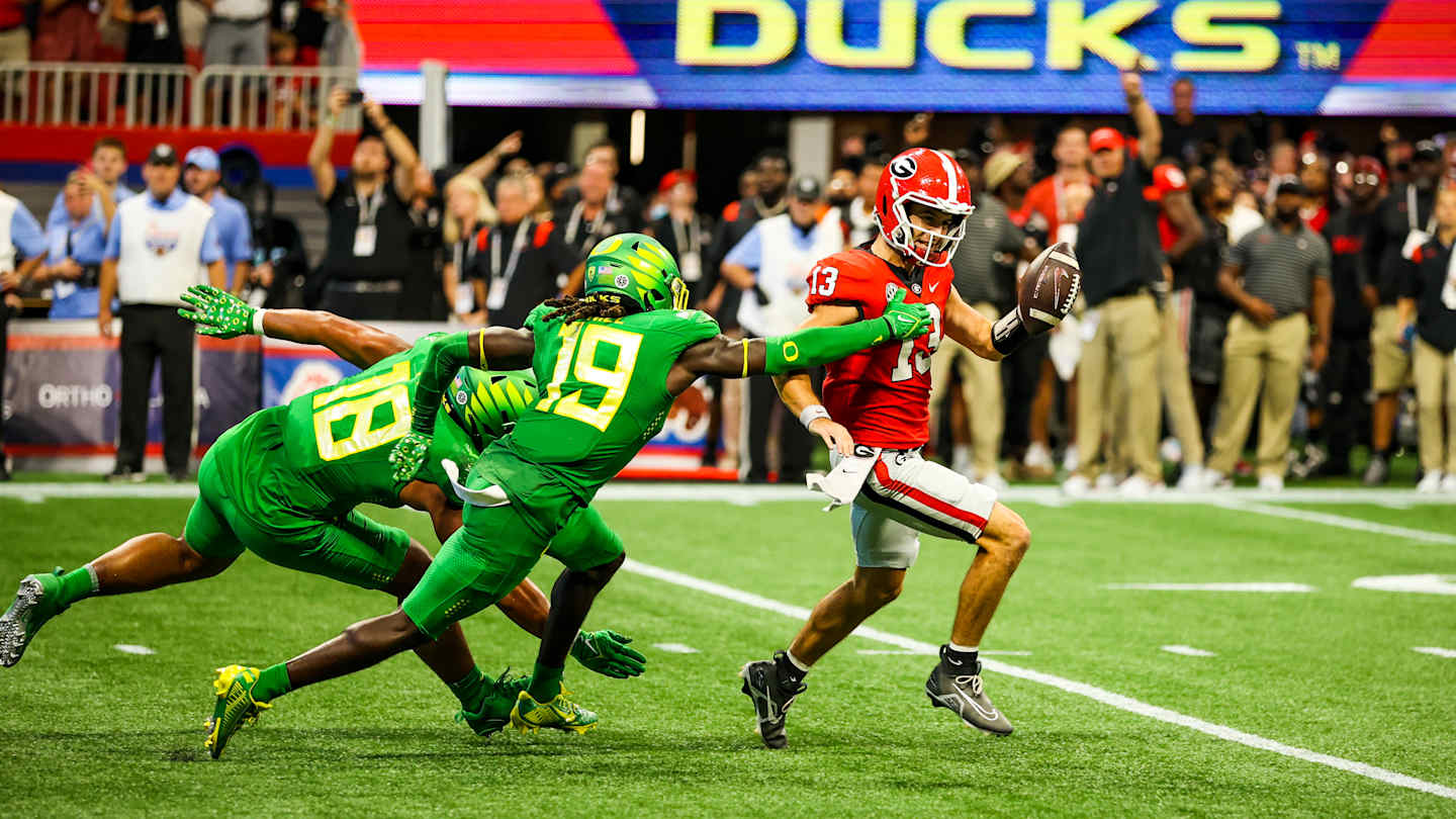 Oregon Football: Ducks Drop Out of AP Top 25 Poll After Loss to Georgia Bulldogs - Sports ...