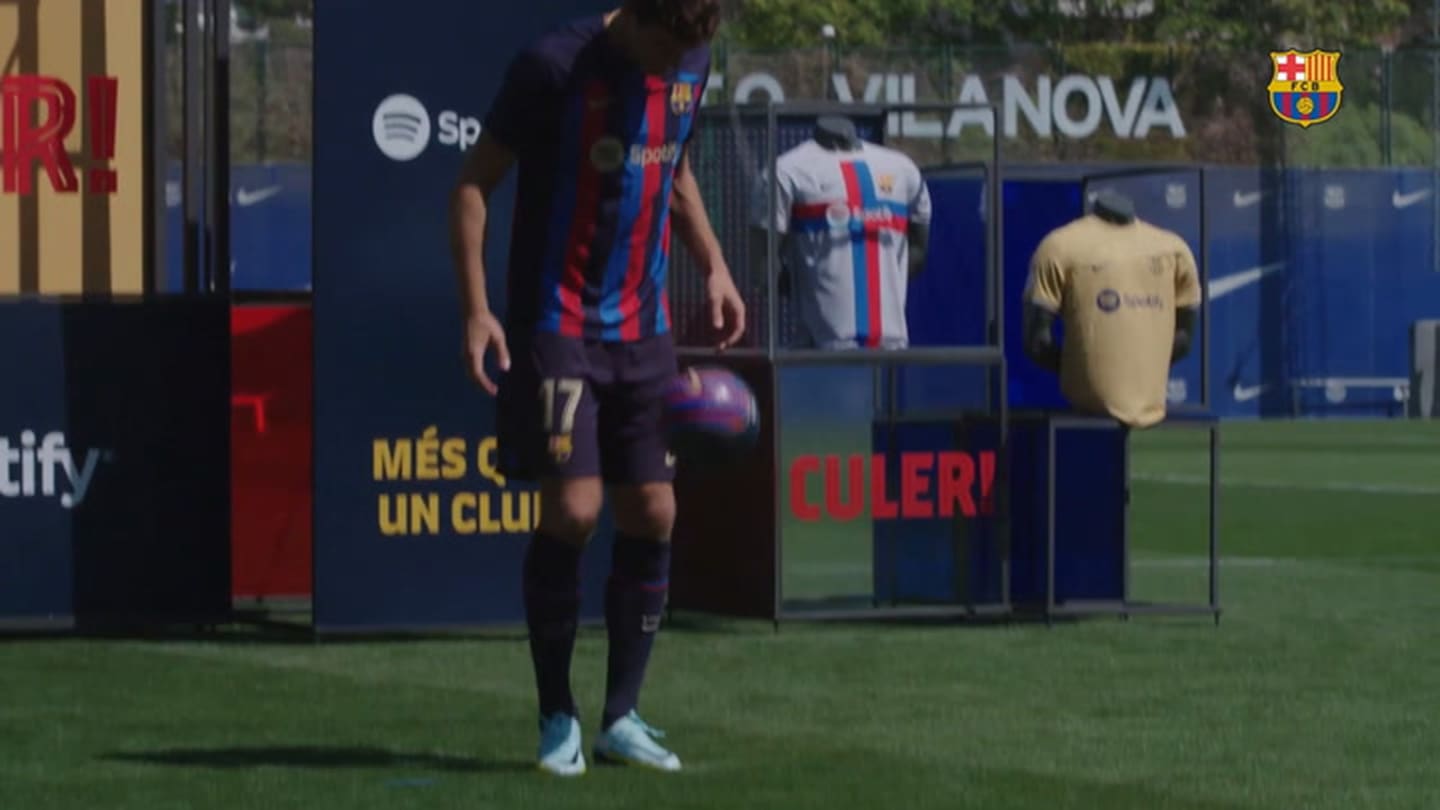 Behind the scenes first day at the office for Bellerin and Alonso ...