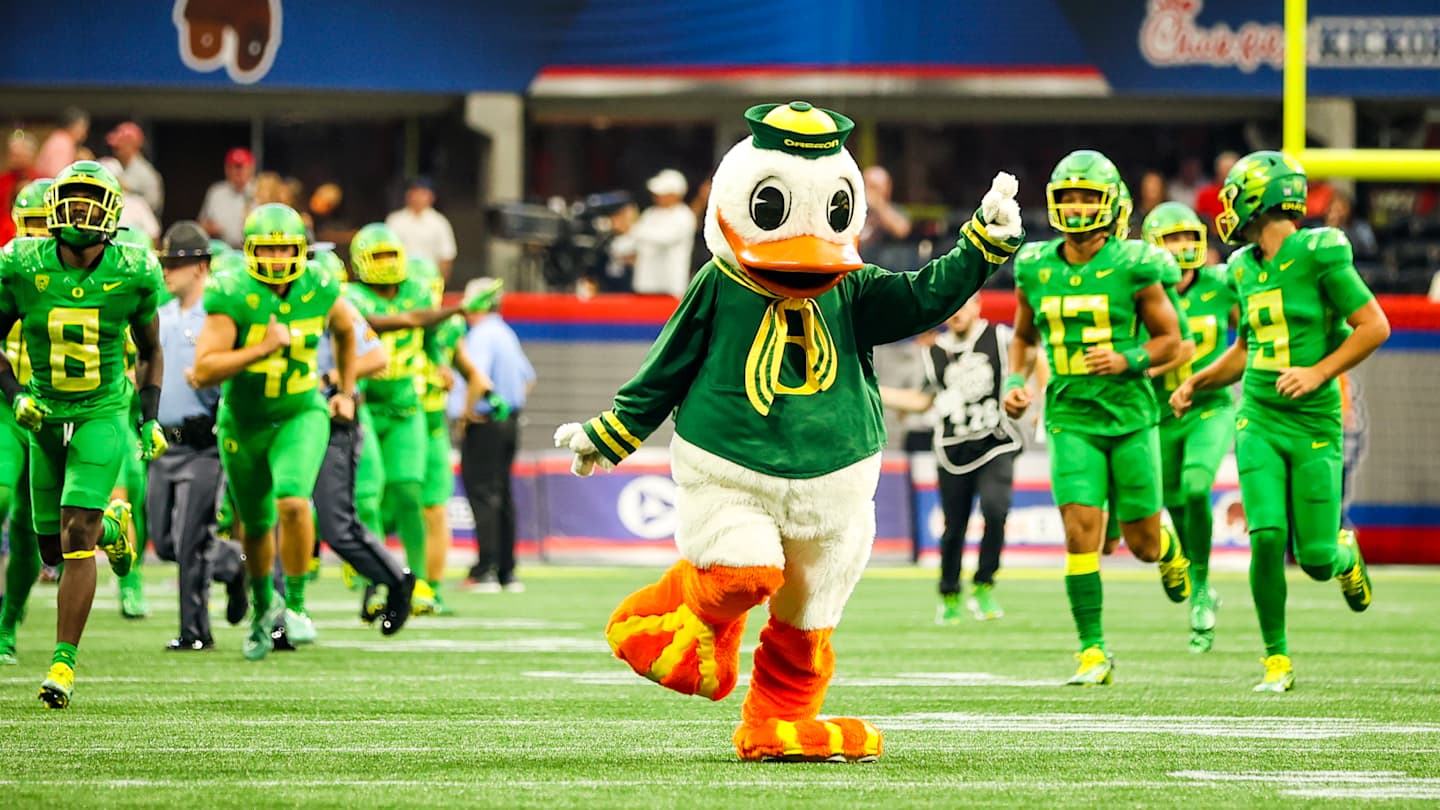 Oregon Ducks Football Recruiting Visitor List: December 10, 2022 ...