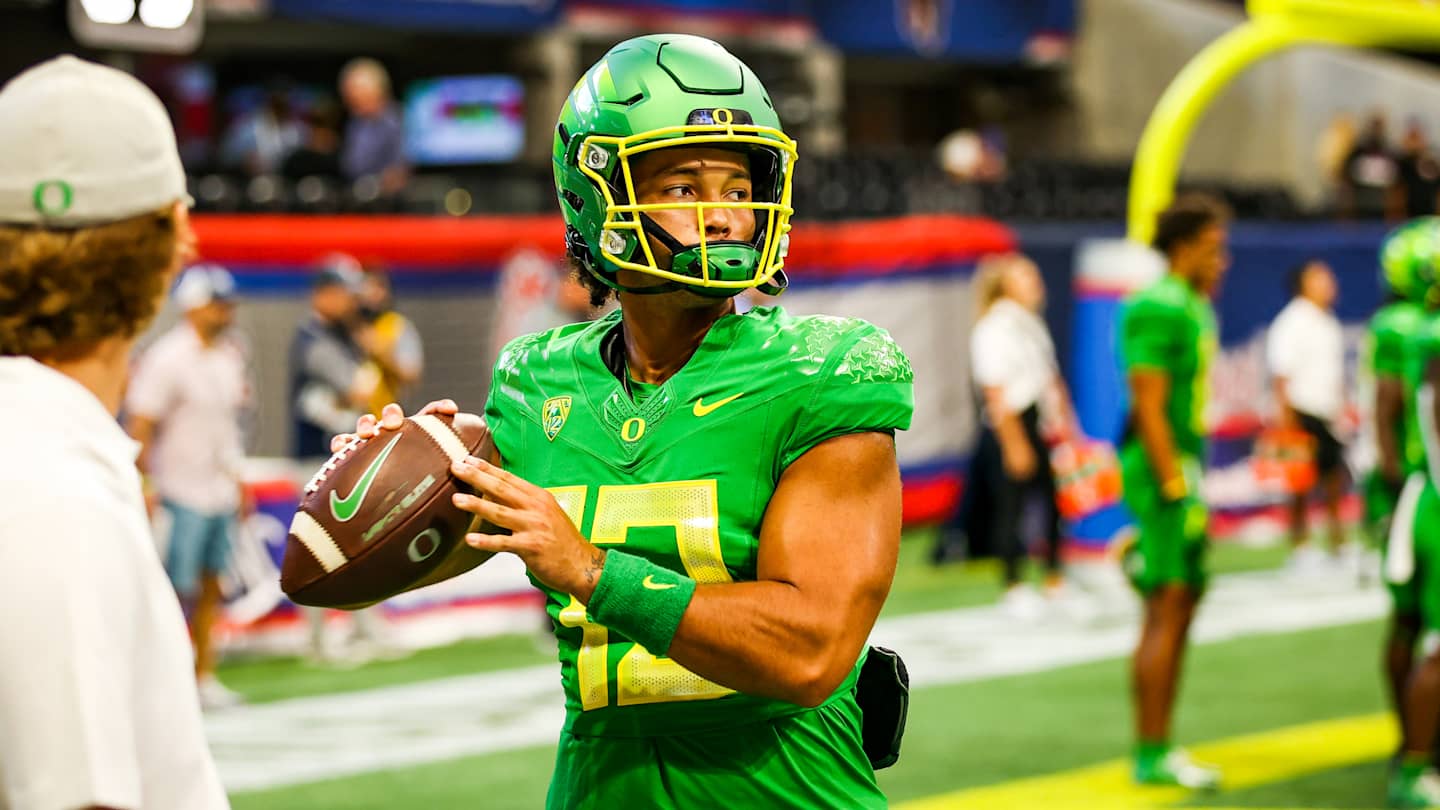 Oregon Football: Oregon QB Ty Thompson Enters the Transfer Portal ...