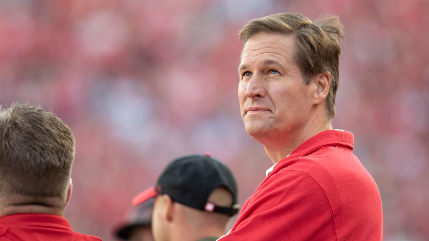 Eagles Efficient in Embarrassing Huskers - All Huskers