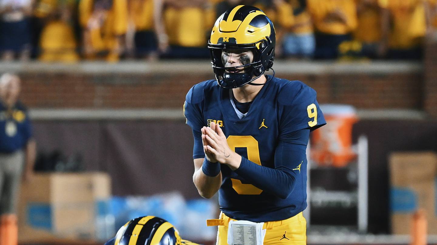 PFF Performance Analysis, Snap Counts, Trends: Michigan vs. Hawaii ...