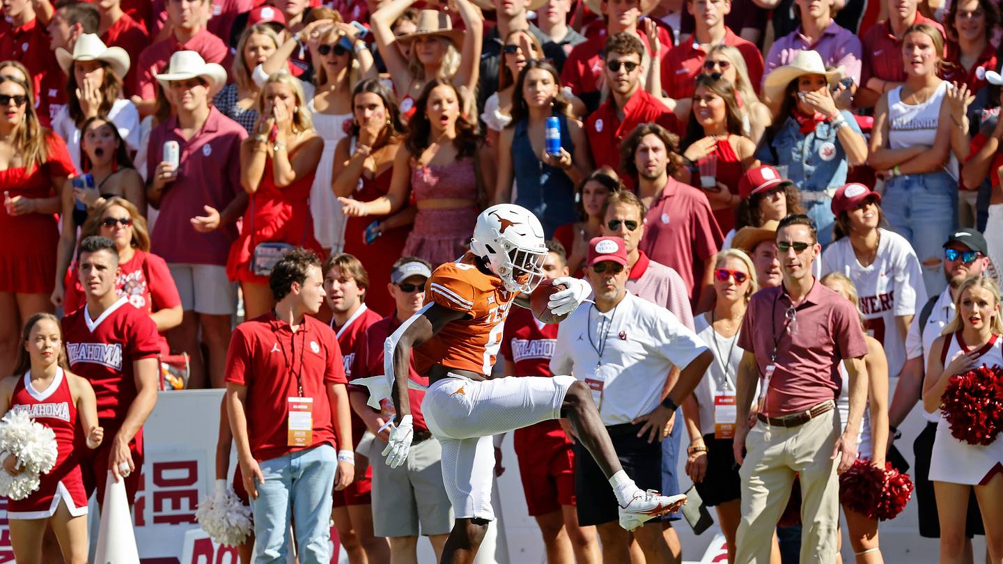Kickoff Time Announced for Texas Longhorns vs. Oklahoma Sooners Red ...