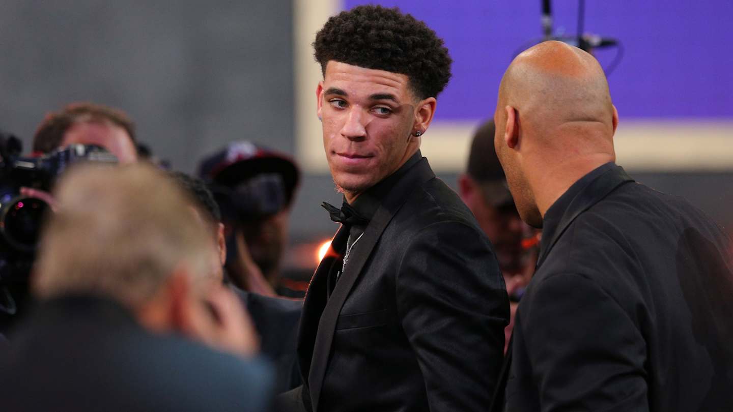 Massive News About Lonzo Ball's Injury - Fastbreak on FanNation