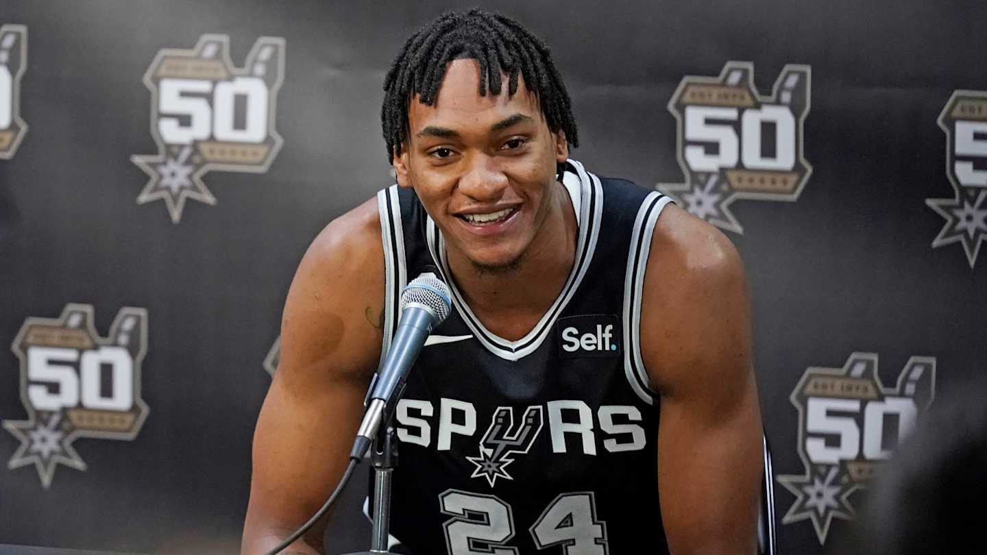 'Young Vet': Devin Vassell Ready to Be 'Huge' Leader for San Antonio ...