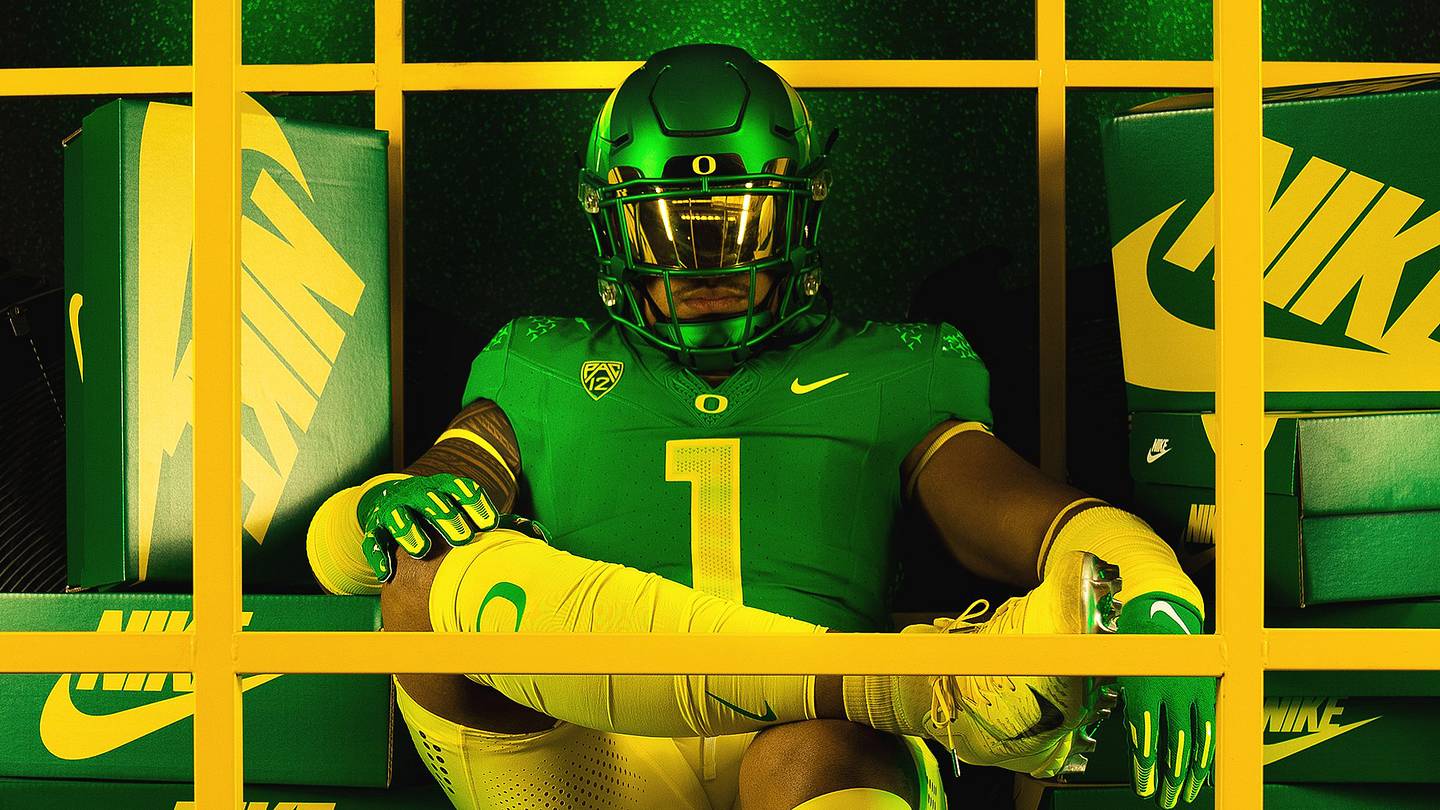 Oregon Football: Ranking the 2022 Oregon Ducks Football Uniforms ...