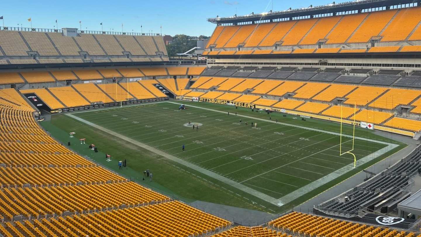 Fan Dies After Falling Off Escalator at Pittsburgh Steelers Stadium ...