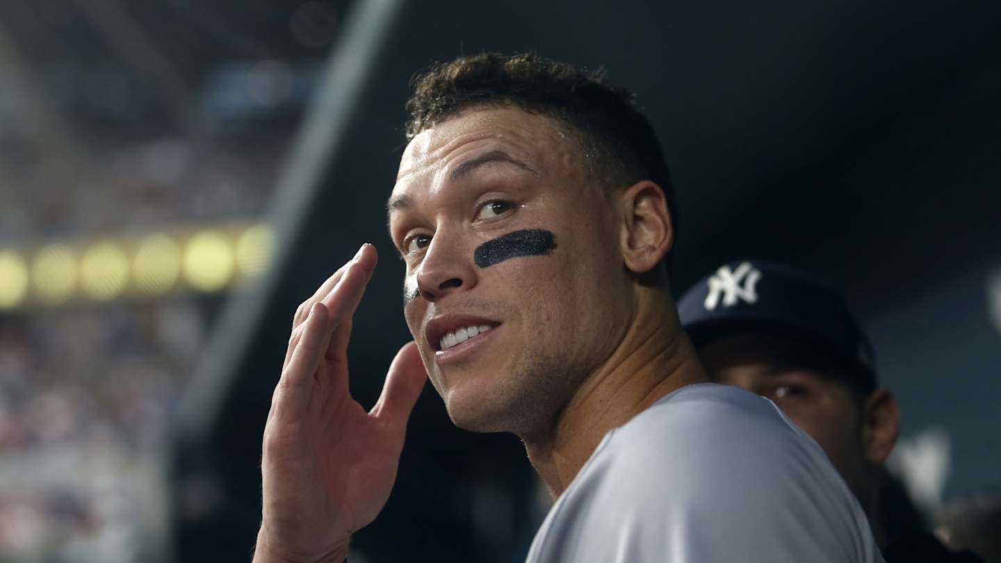 Fan Jumps Off Bleachers Trying to Catch Aaron Judge 62nd Home Run Ball - Sports Illustrated NY ...