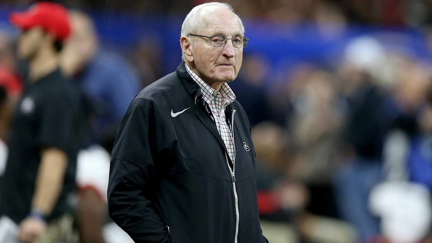 Former Georgia Coach Vince Dooley Hospitalized With ‘Mild Case’ of ...