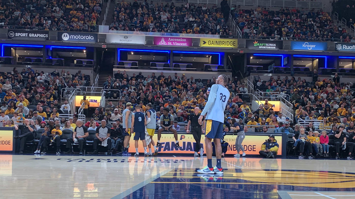 WATCH: Viral Moment from Indiana Pacers FanJam as fan from the crowd ...