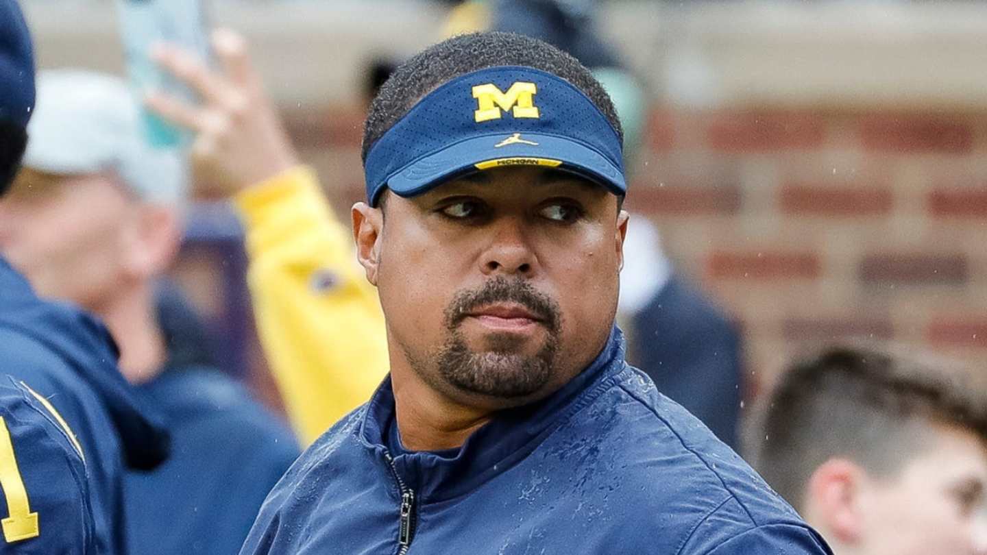 Michigan Football Assistant Coach Mike Hart Gives Health Update ...