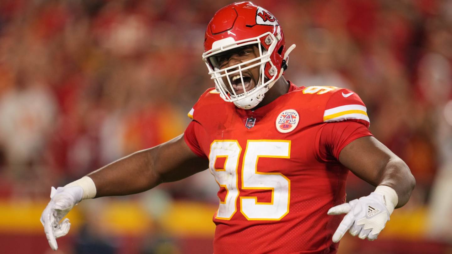 Chiefs defensive tackle Chris Jones holding out for $30 million per ...