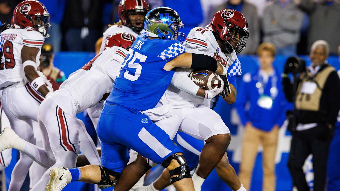 South Carolina's Tonka Hemingway Carving Out A Role - Sports ...