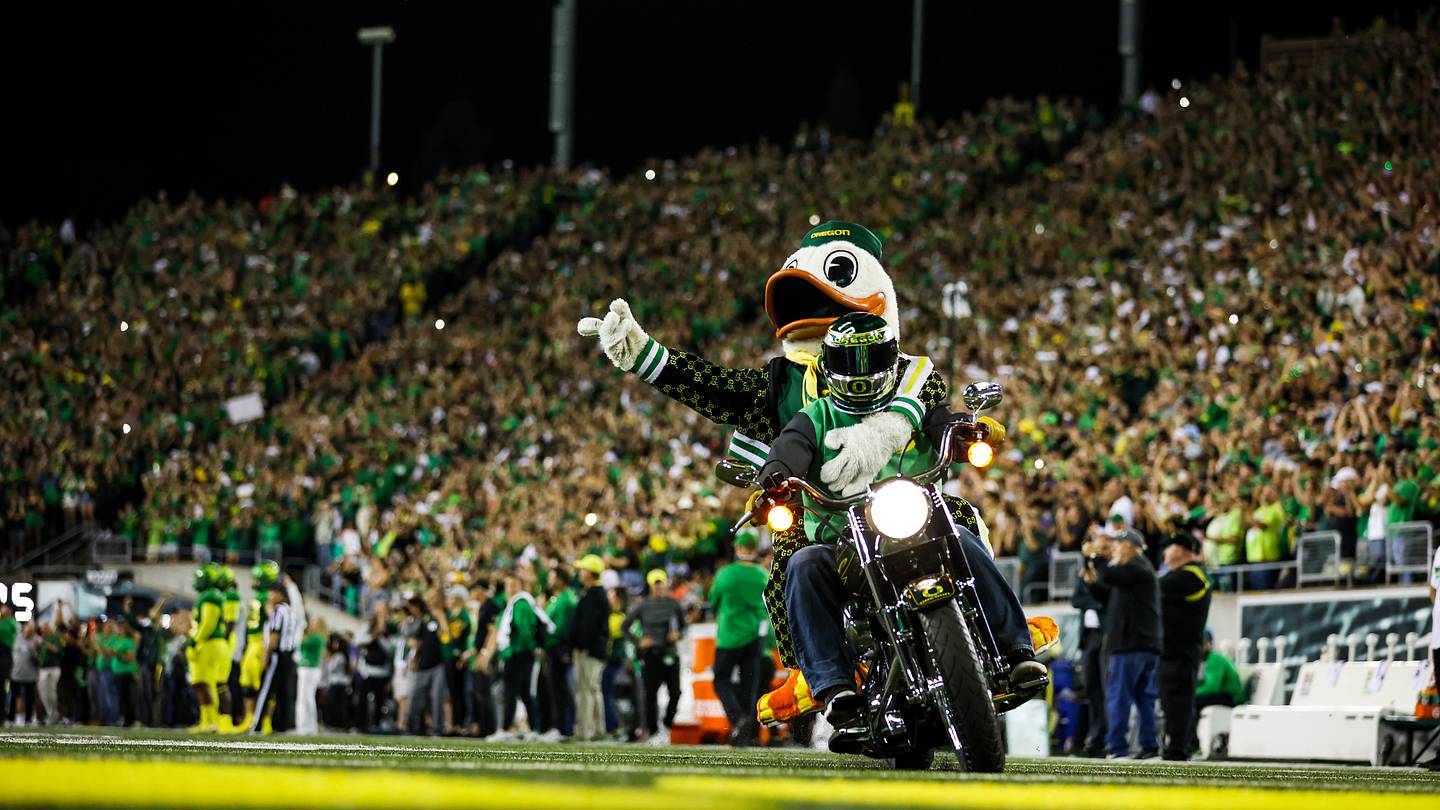 Oregon Football: College GameDay Head to Eugene for No. 10 Oregon Ducks ...