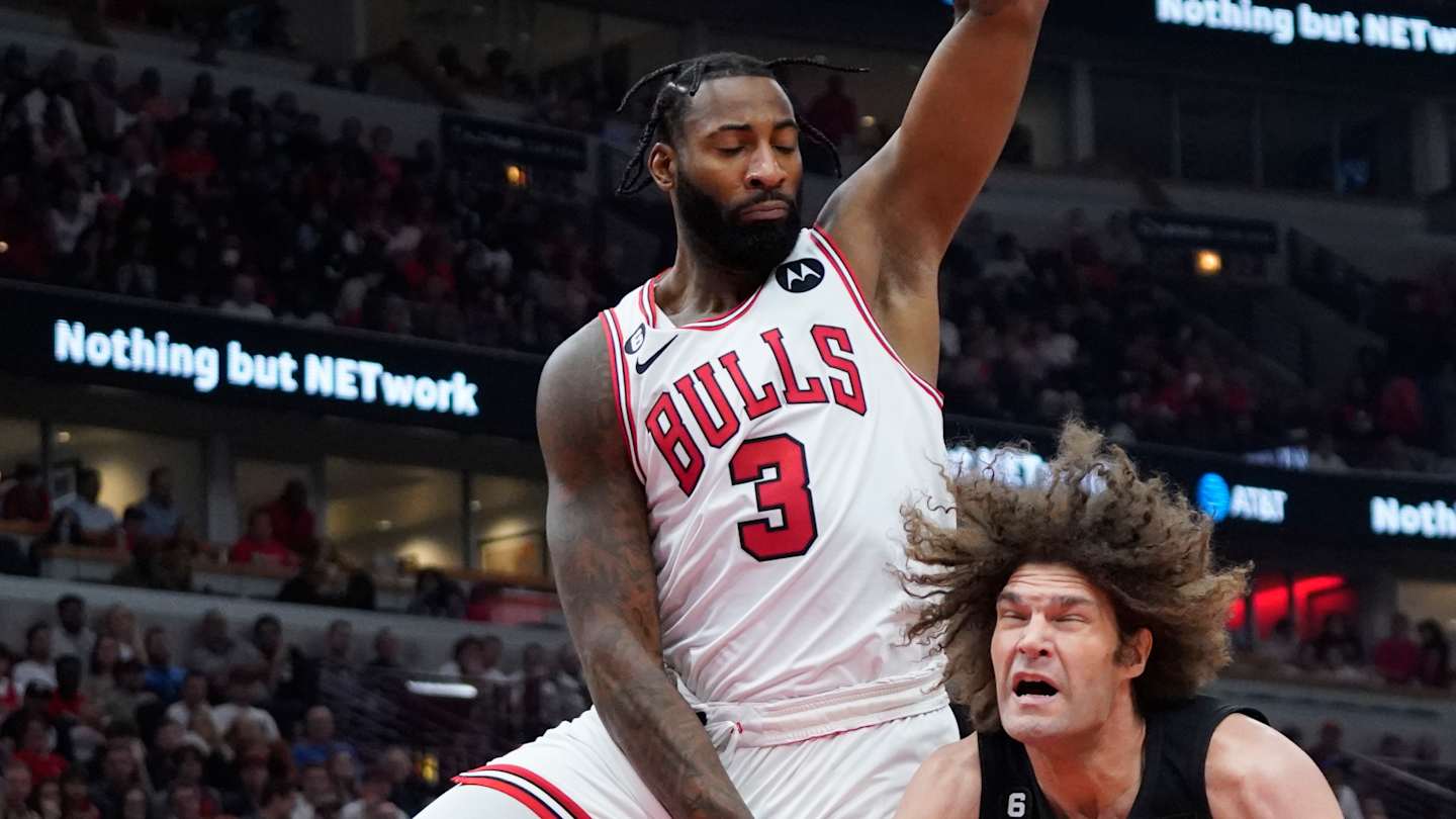 The Cavs' Junkyard Dog Chain Is Back And Robin Lopez Is The First To ...