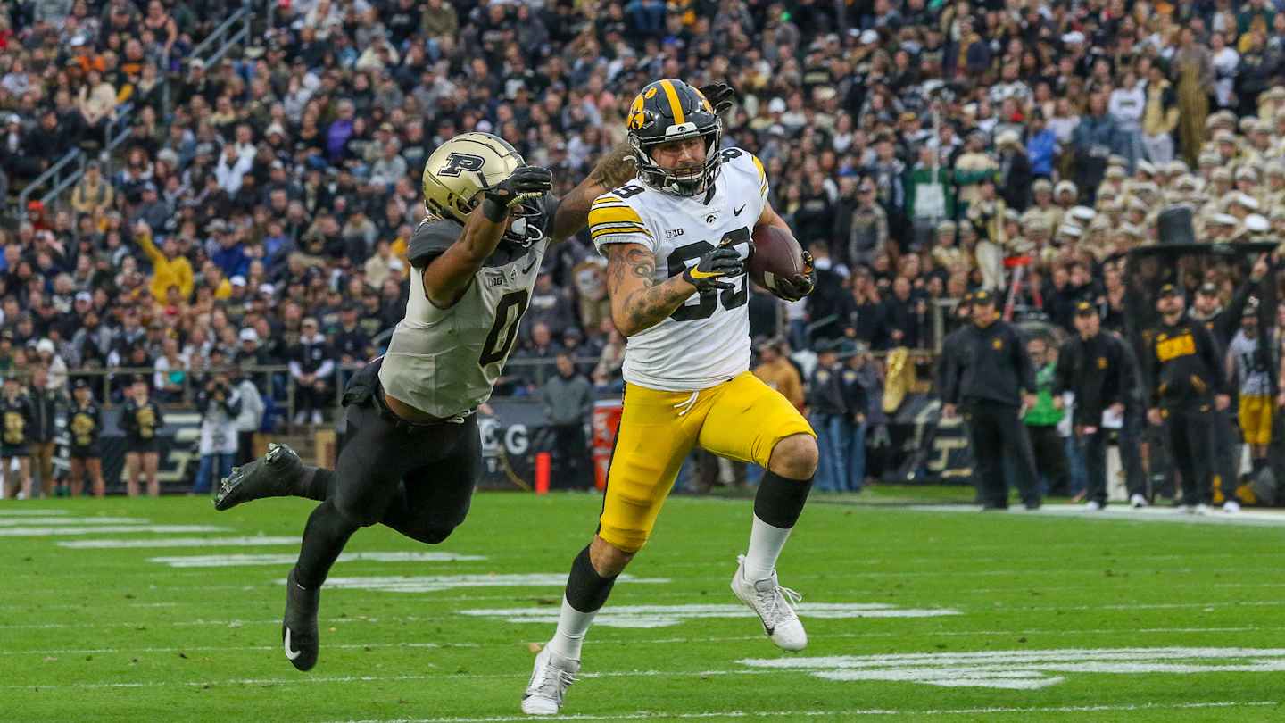 Iowa Football Position Preview: WR - Sports Illustrated Iowa Hawkeyes ...