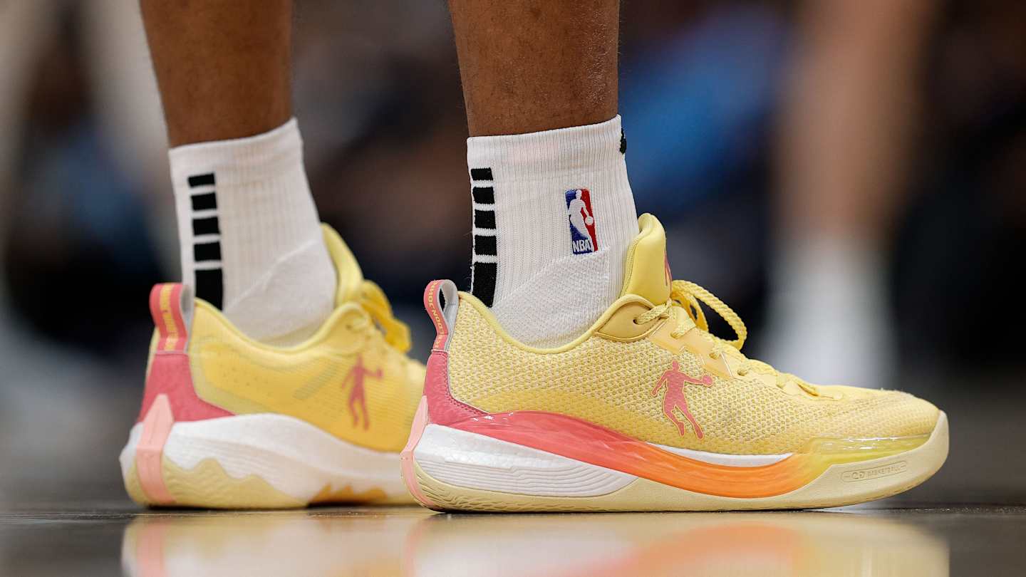 Keldon Johnson Wears Qiaodan Basketball Shoes - Sports Illustrated ...