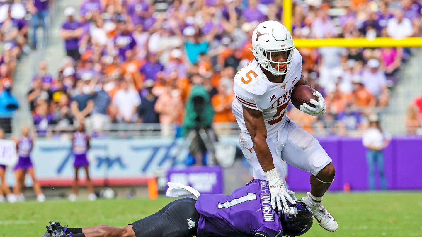 Texas Longhorns RB Bijan Robinson Draws New York Giant's Saquon Barkley ...