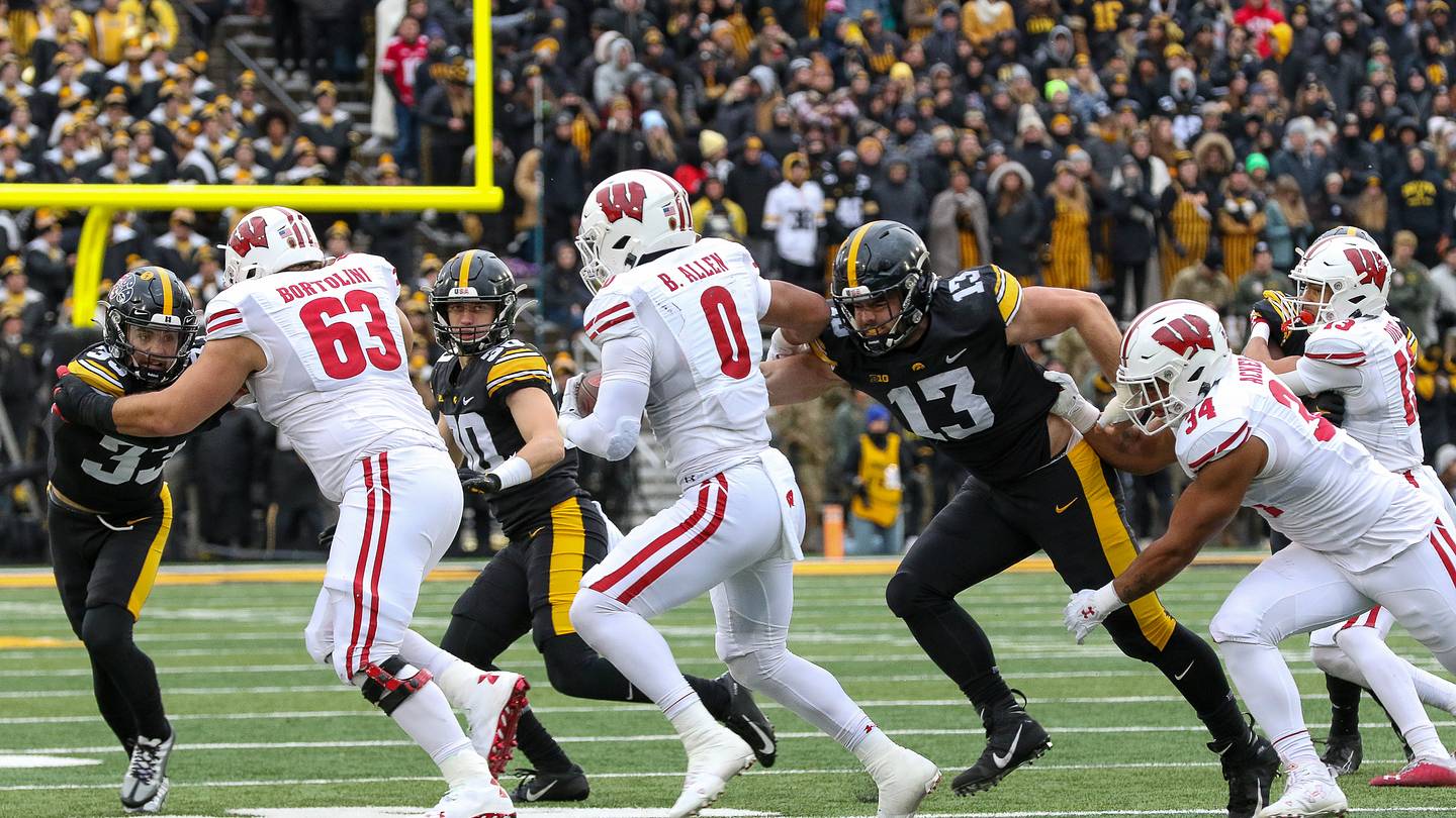 Joe Evans, Noah Shannon Run It Back - Sports Illustrated Iowa Hawkeyes ...