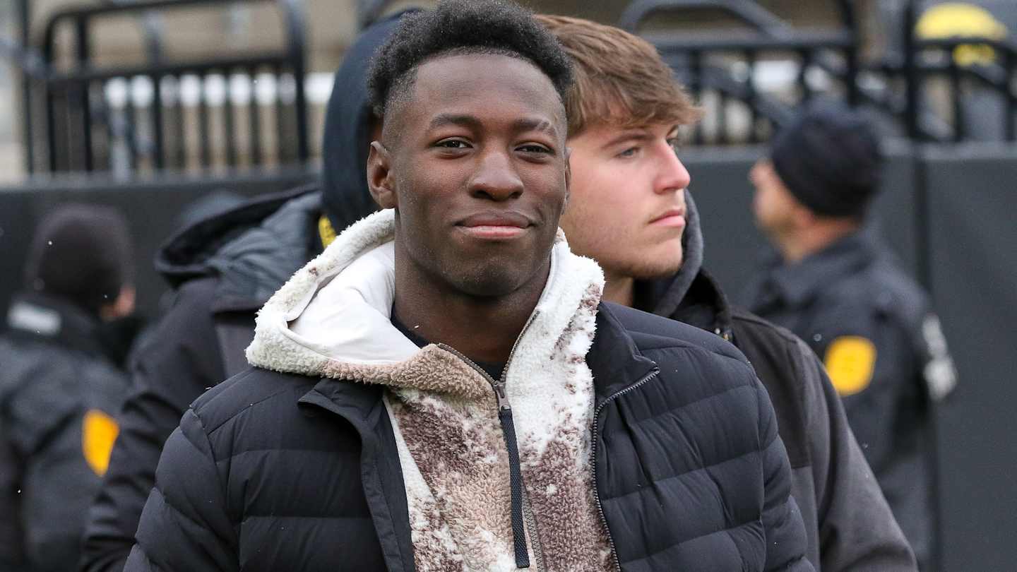 Photo Gallery: Recruits at Iowa-Wisconsin - Sports Illustrated Iowa ...