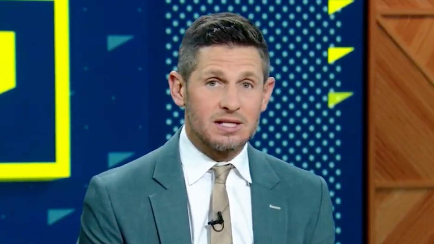 Dan Orlovsky Makes Bold Prediction for Bears’ Justin Fields in 2022 ...