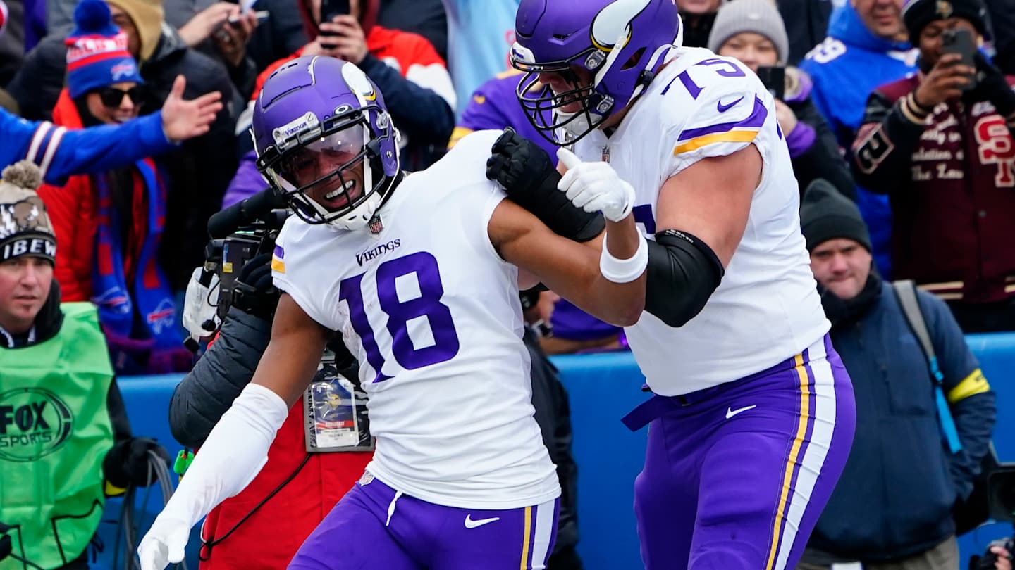 Vikings' Justin Jefferson confuses broadcasters with fake injury celebration - Sports Illustrated