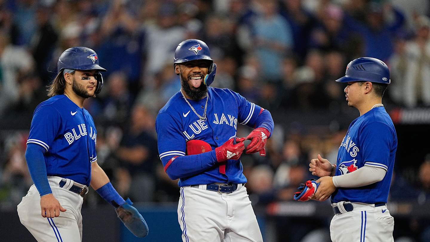 Seattle Mariners Trade for Blue Jays Outfielder Teoscar Hernandez ...