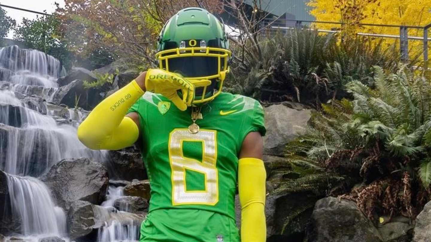 Oregon Football Turning up the Heat in Pursuit of Daylen Austin ...