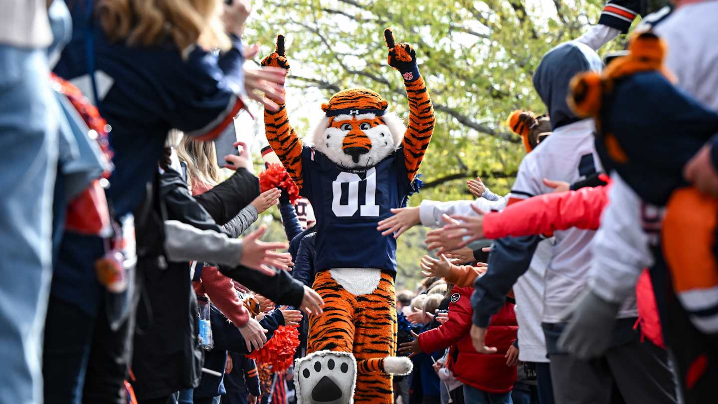 Auburn football has the fastest shrinking fanbase in college football ...