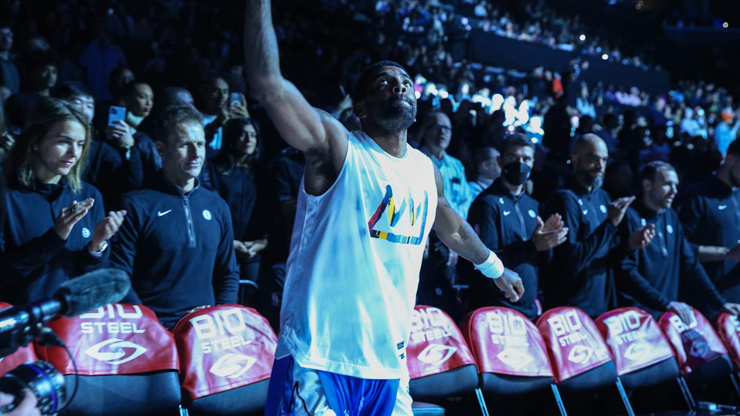 Watch: Nets Crowd Reacts to Kyrie Irving Returning From Suspension ...