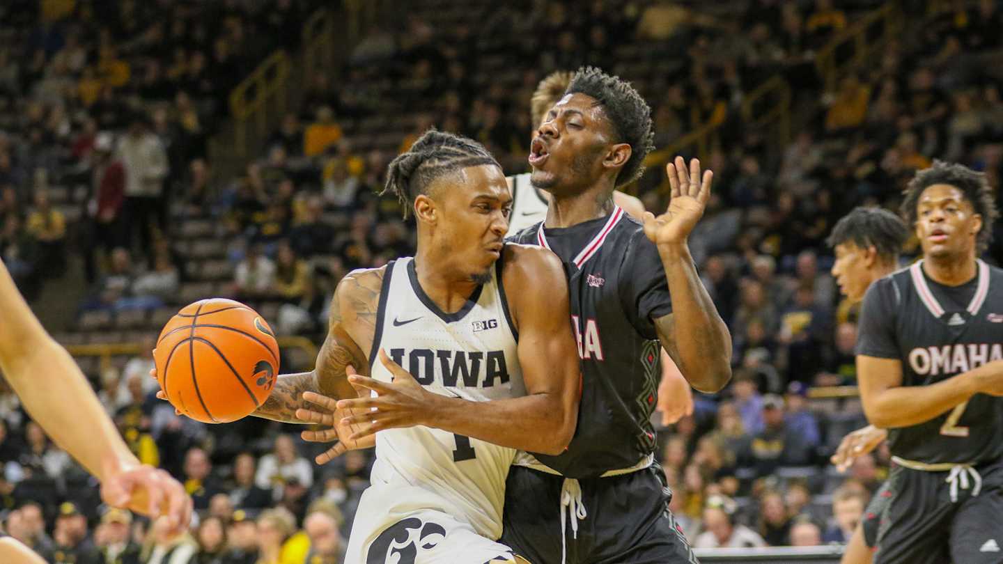 Photo Gallery: Iowa-Omaha Basketball - Sports Illustrated Iowa Hawkeyes ...
