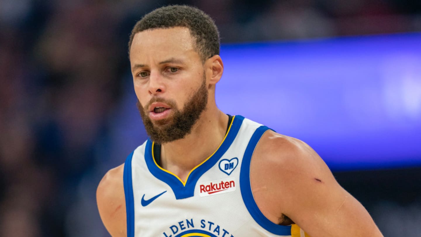 Steph Curry Makes NBA History vs. Philadelphia 76ers - Inside the Warriors