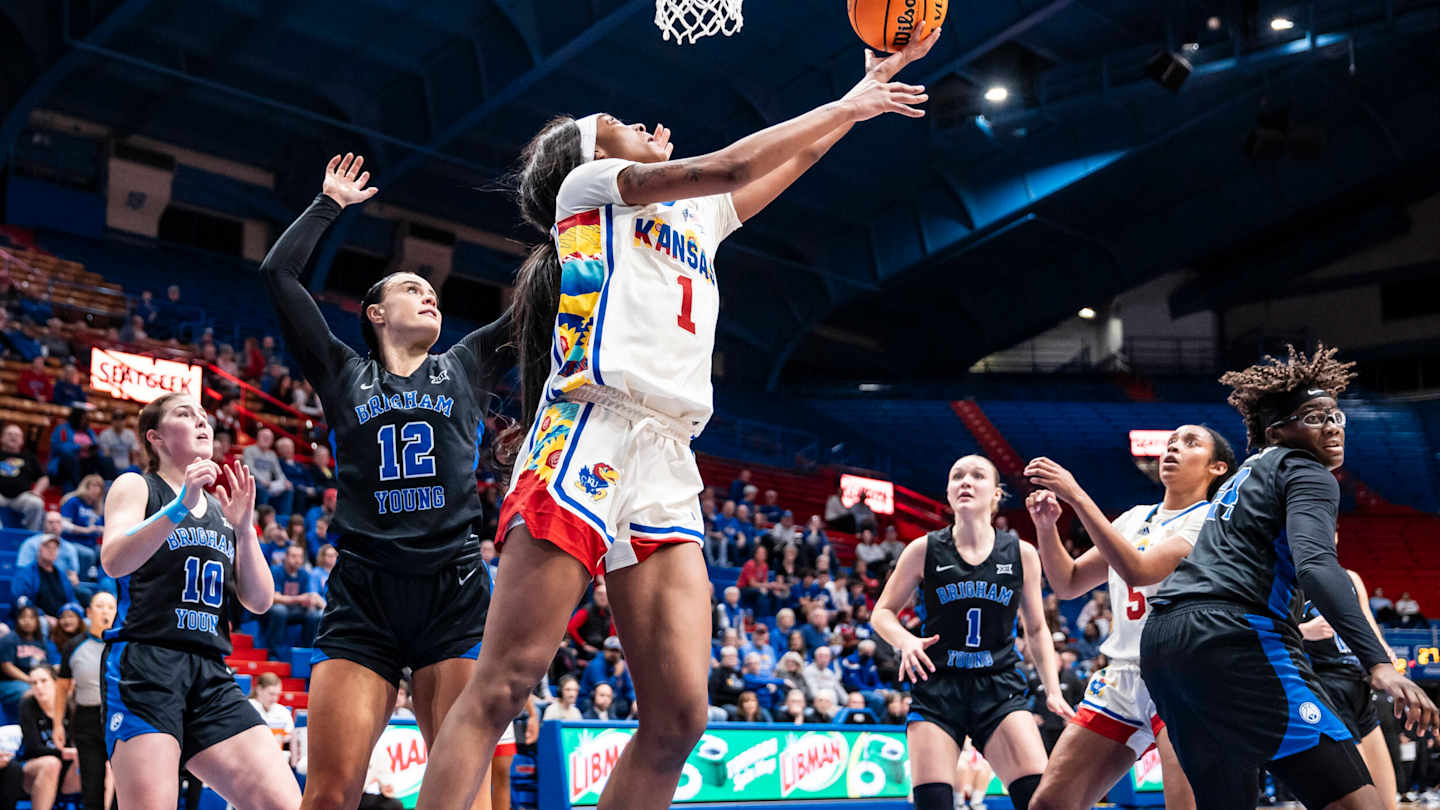 Hawking Points: Jackson dominates as Jayhawks outlast Cougars, 67-53 ...