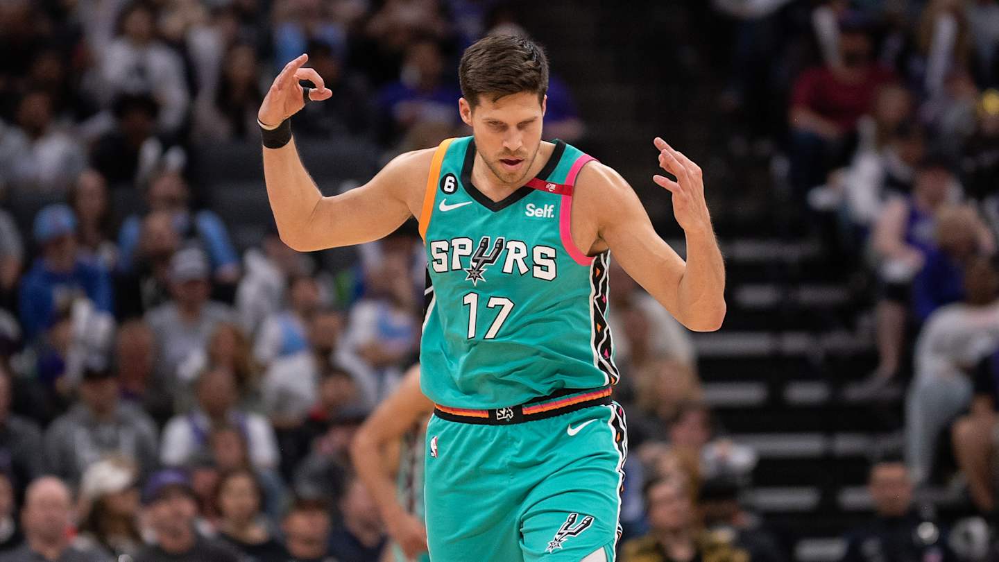 Doug McDermott Reveals How San Antonio Spurs Prep for Rodeo Road Trip ...