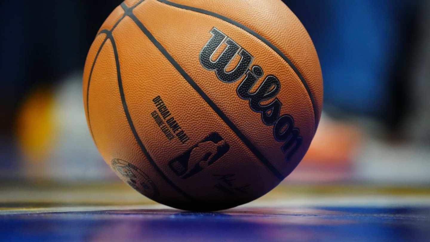 2024 NBA Trade Deadline Tracker - Sports Illustrated Inside The Suns News, Analysis and More