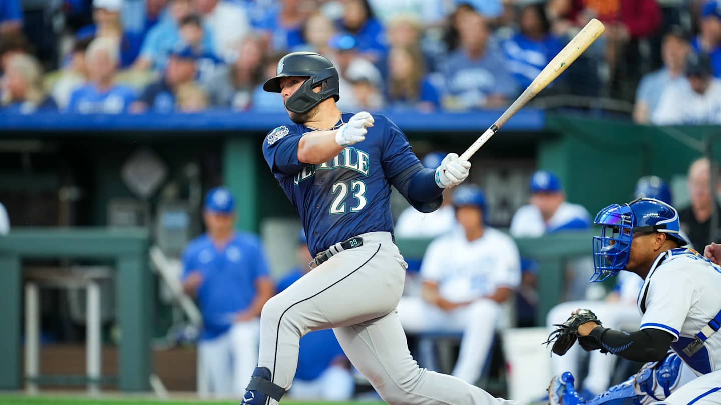 Seattle Mariners 1B Did Something Hardly Done in Last 120 Years of ...