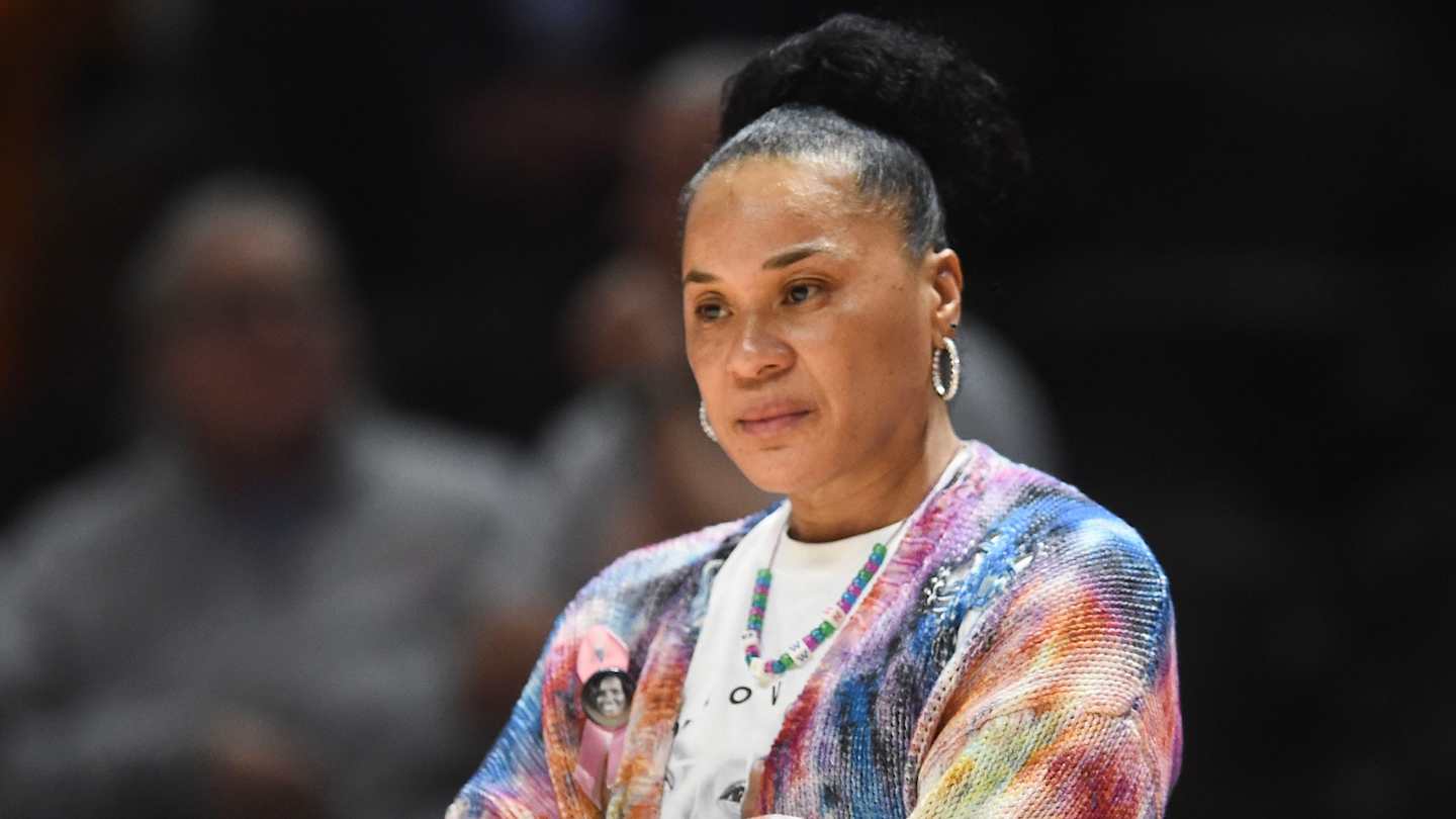 South Carolina's Women's Basketball Team Pulls Away in 4th Quarter In ...