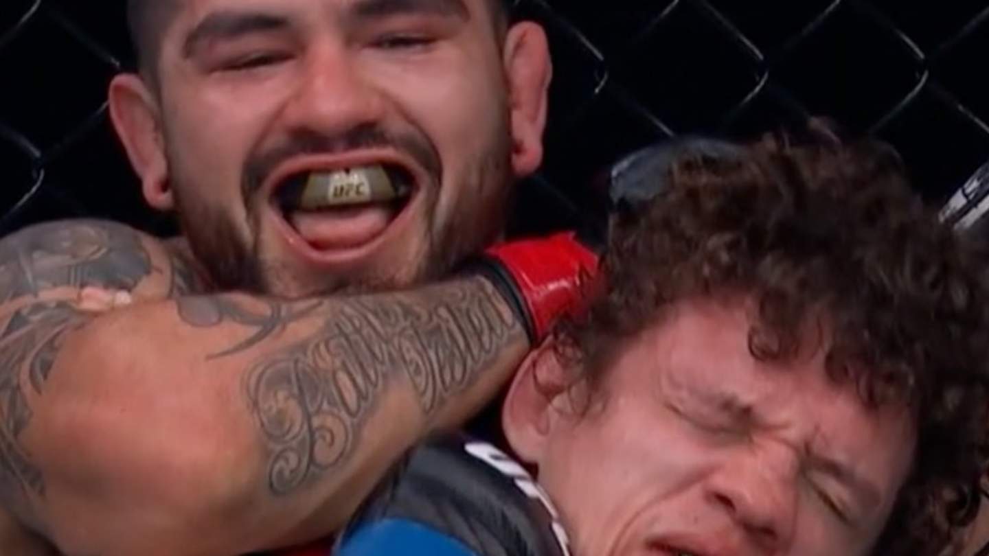 UFC 298 Results: Fighter Showboats While Choking Opponent Unconscious ...