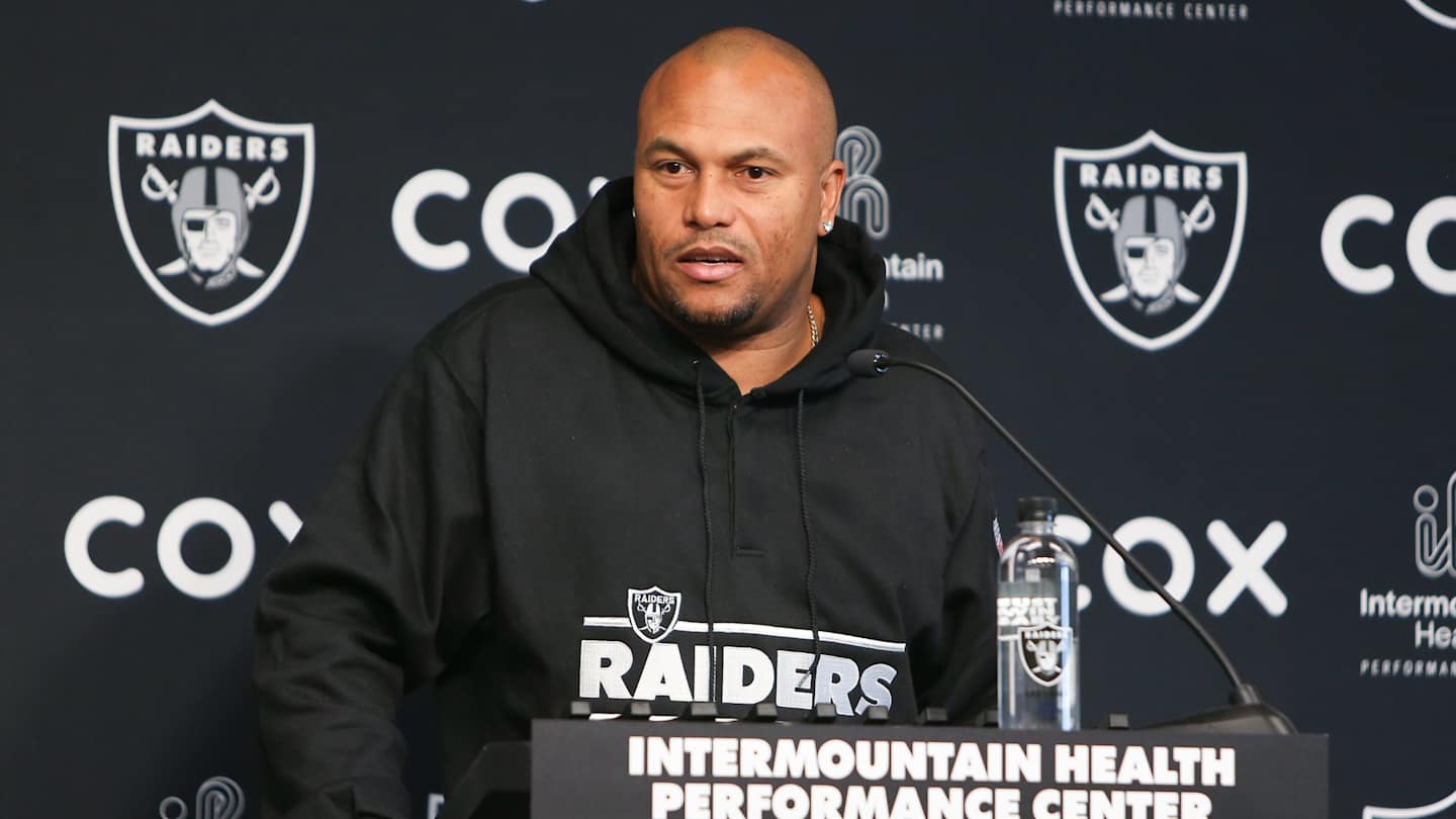 Las Vegas Raiders Antonio Pierce's incredible honesty on QB situation - Sports Illustrated Las ...