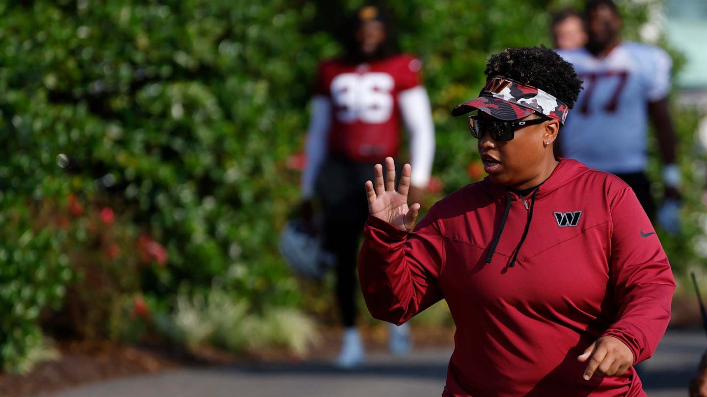 Chicago Bears hire first female assistant coach - Sports Illustrated ...