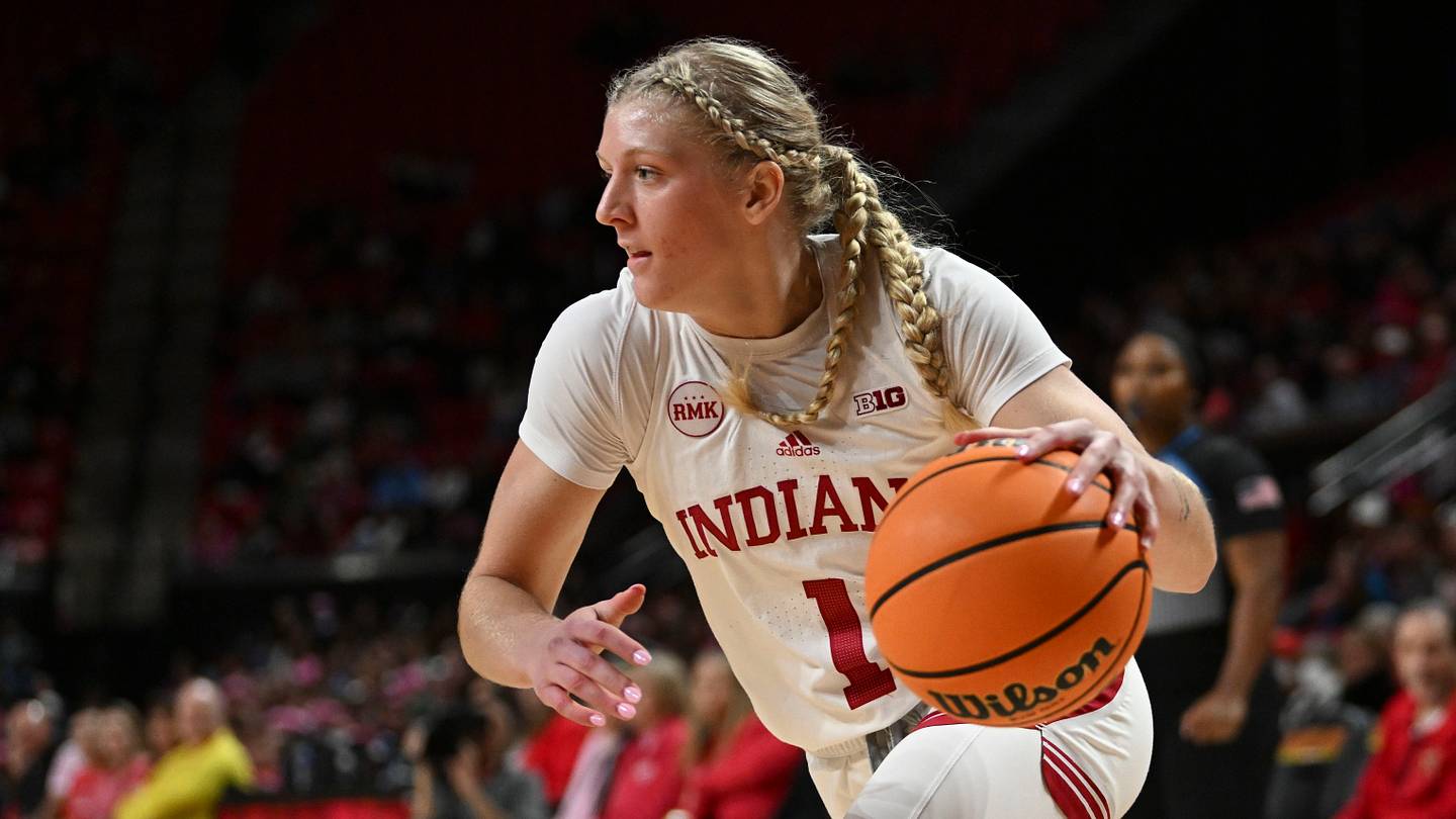 WATCH: Indiana's Lexus Bargesser Gets Whistled For Ridiculous Foul Call ...