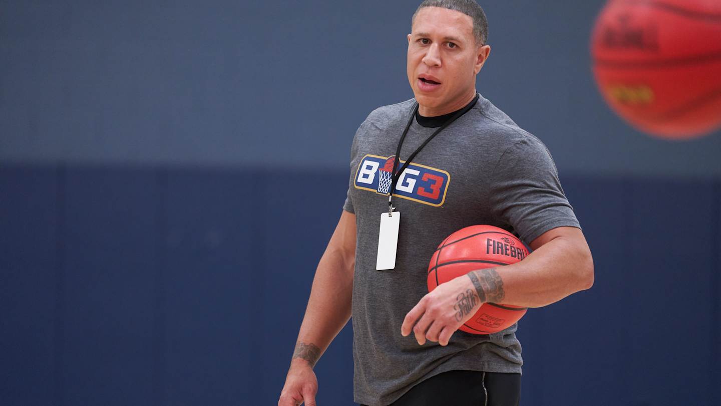 Mike Bibby Upset At `Let's Go Heat' Chants During Sacramento Kings ...