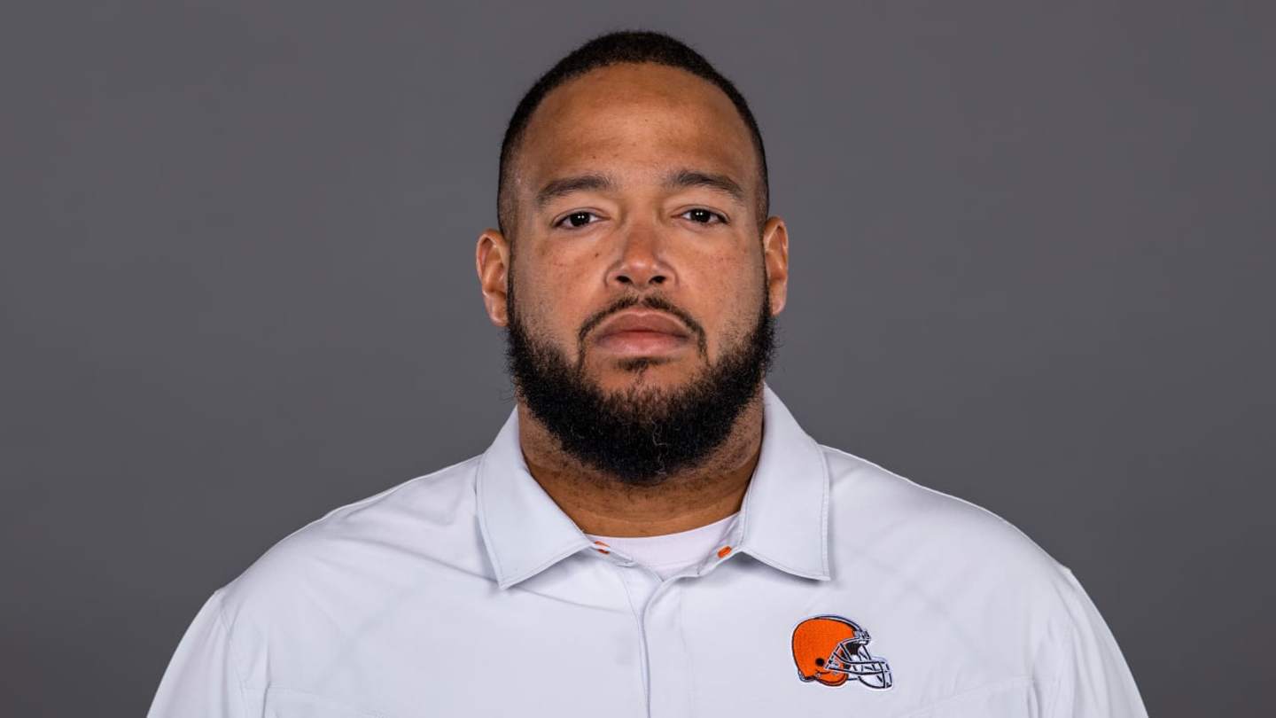 Florida Gators to Hire Browns Assistant Jonathan DeCoster as Co-OL Coach - Sports Illustrated ...